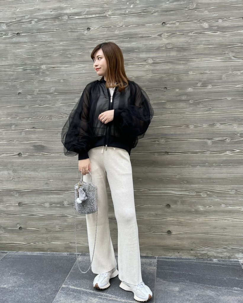 【ユニクロ、GU、ZARA】の白アイテムでキレイめ「運動会コーデ」5選 | VERY